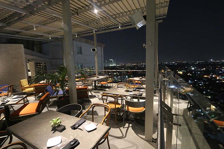 Rekomendasi Tempat Christmas Dinner Surabaya, Yuk Cek! - Blibli Friends